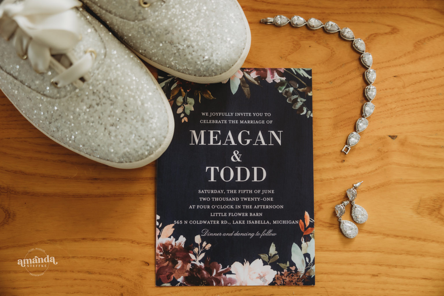 Meagan & Todd | Little Flower Barn | Lake Isabella, Mi ...